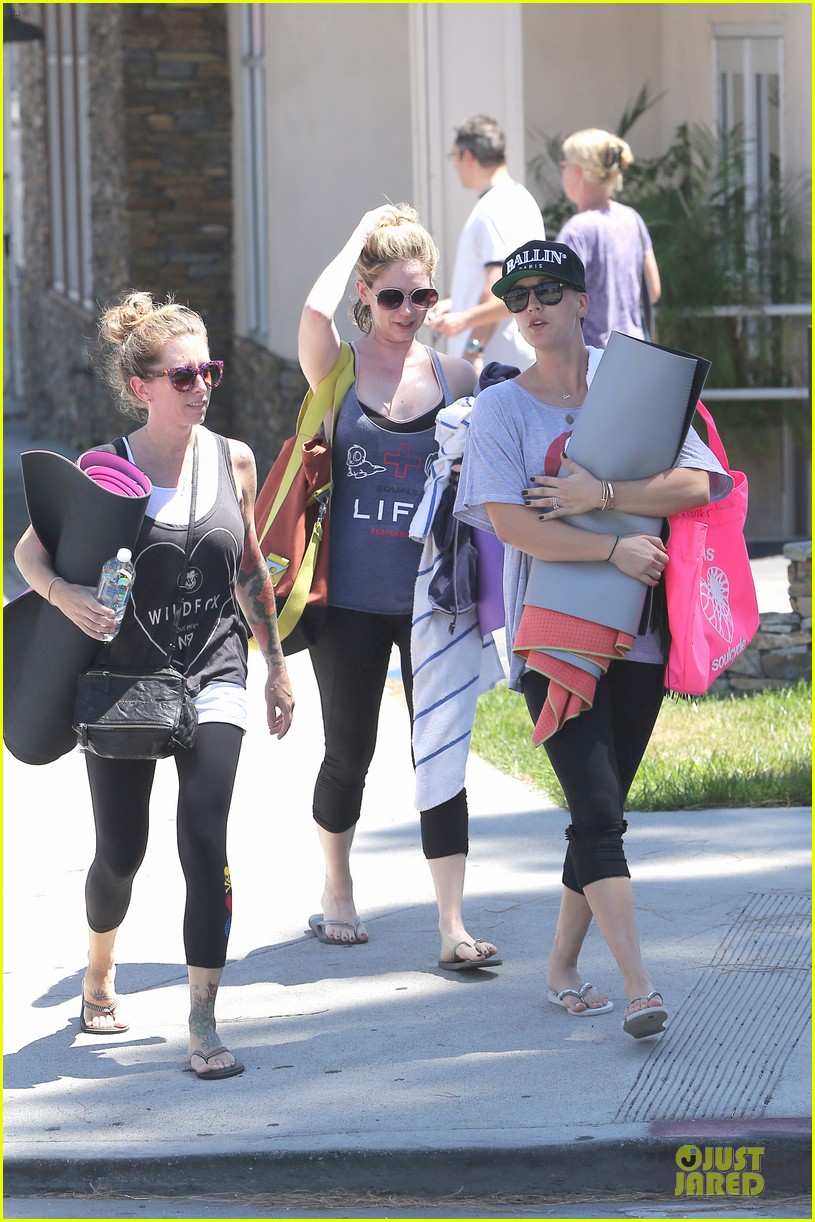 Kaley Cuoco Shows She's Ballin' After Getting New 'Big Bang Theory ...