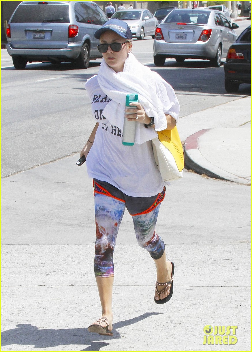 Kaley Cuoco Runs Out of Yoga with a Towel Around Her Neck: Photo ...
