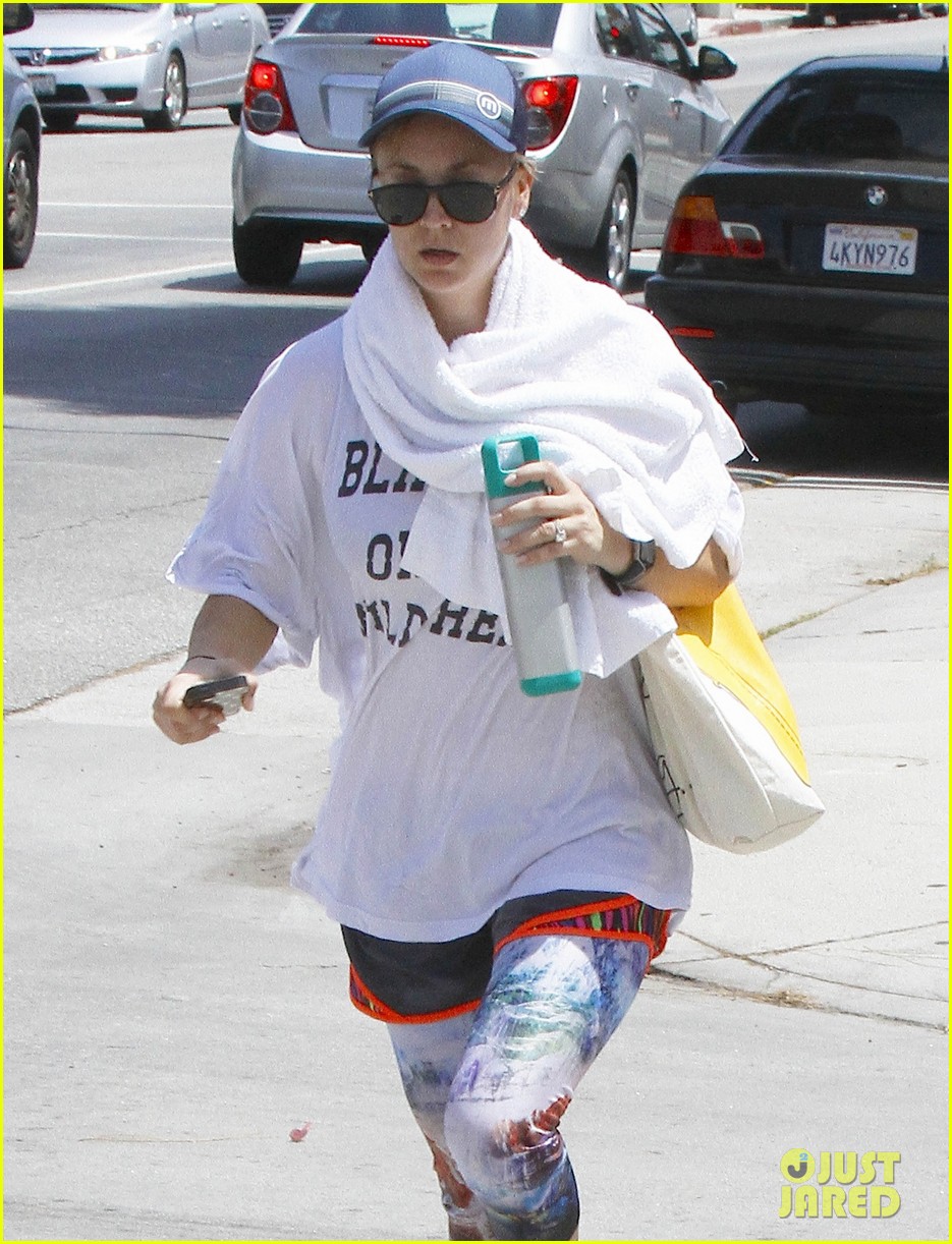 Kaley Cuoco Runs Out of Yoga with a Towel Around Her Neck: Photo ...