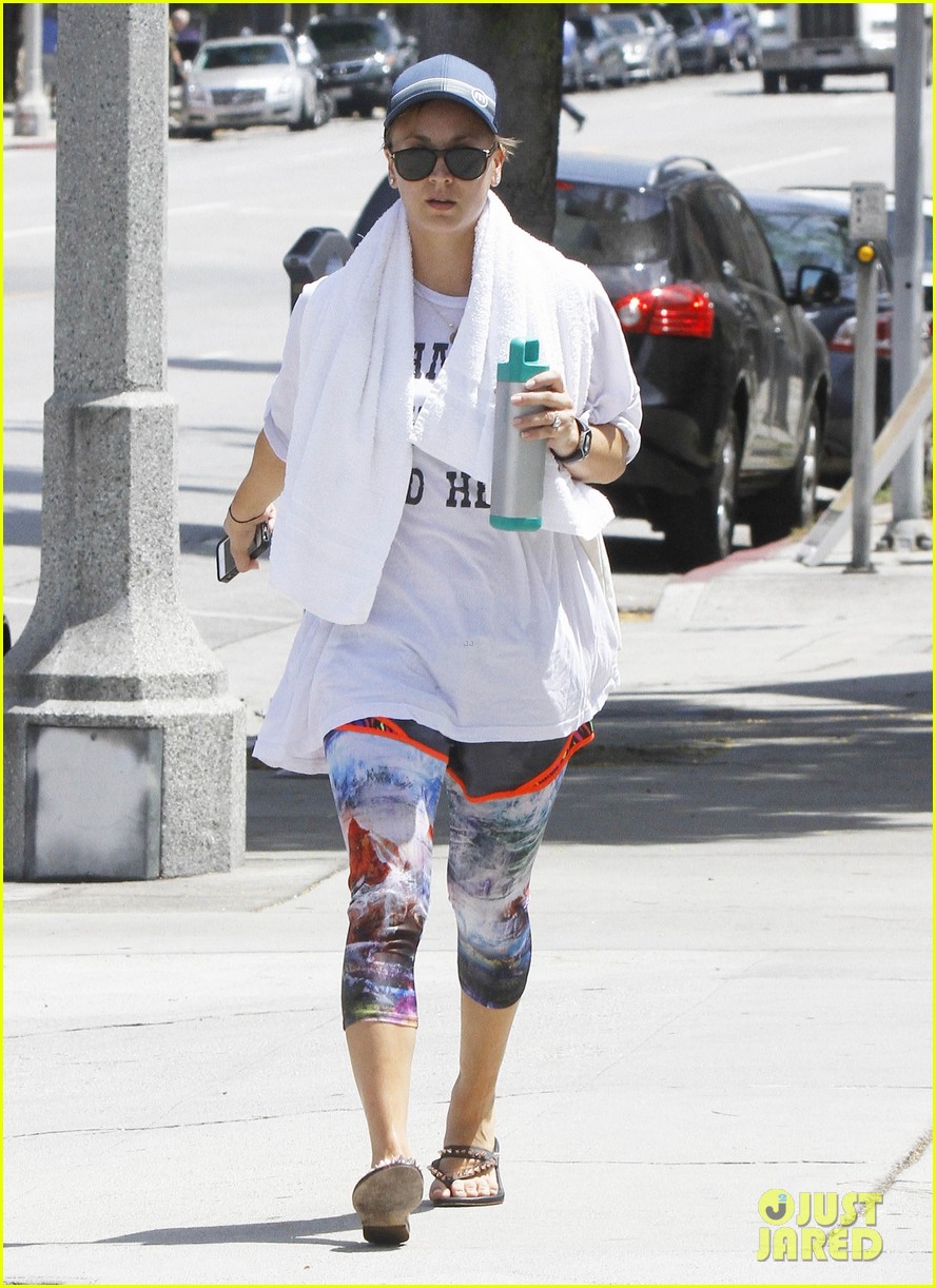 Kaley Cuoco Runs Out of Yoga with a Towel Around Her Neck: Photo ...