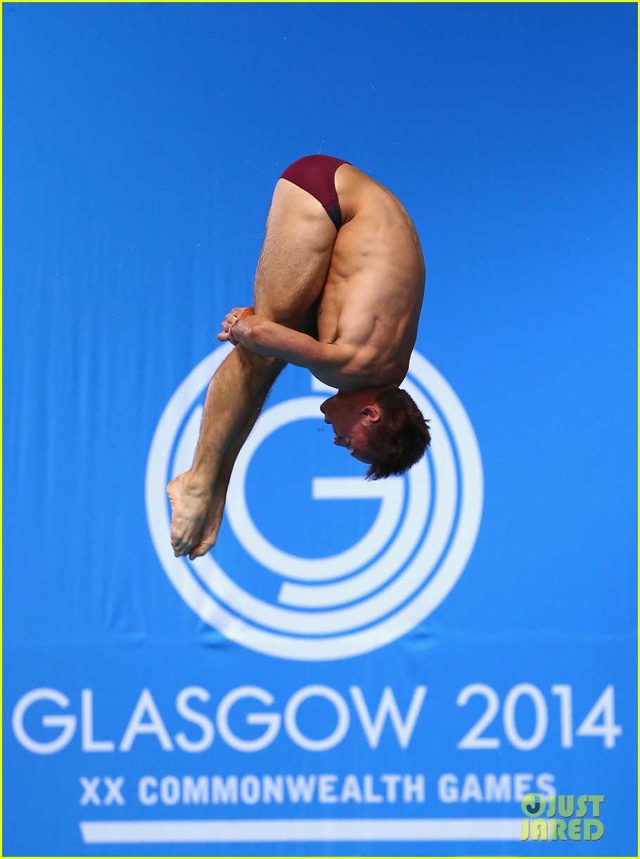 Tom Daley Wins Gold at Commonwealth Games, Cheered on By Boyfriend ...