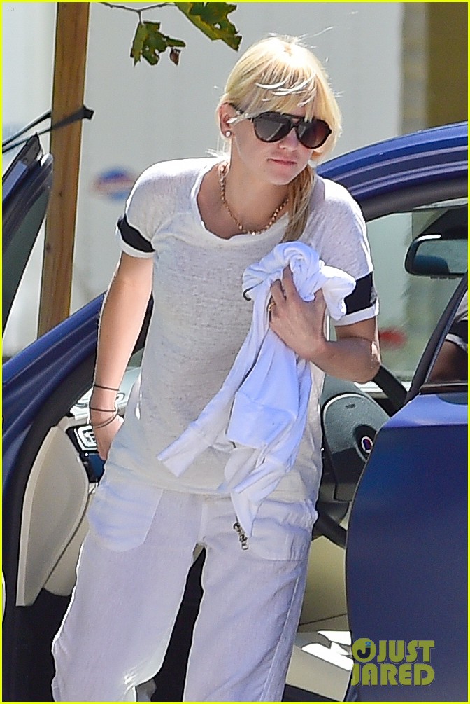 Anna Faris Runs Errands with Her Super Cute Pug!: Photo 3186011 | Anna ...