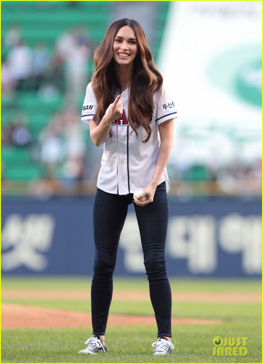 Megan Fox Throws First Pitch at Seoul Baseball Game Before More 'TMNT ...