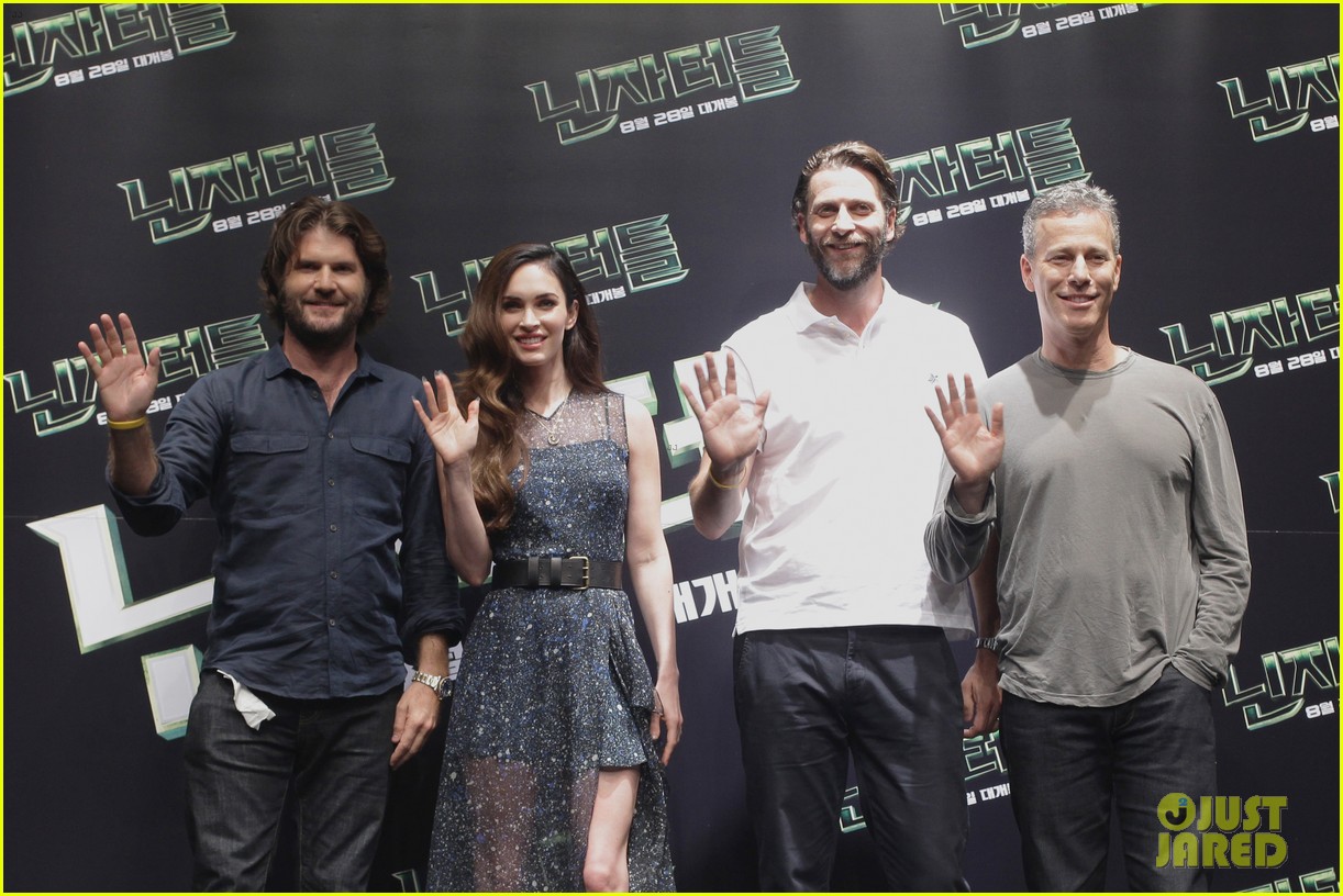 Megan Fox Throws First Pitch at Seoul Baseball Game Before More 'TMNT ...