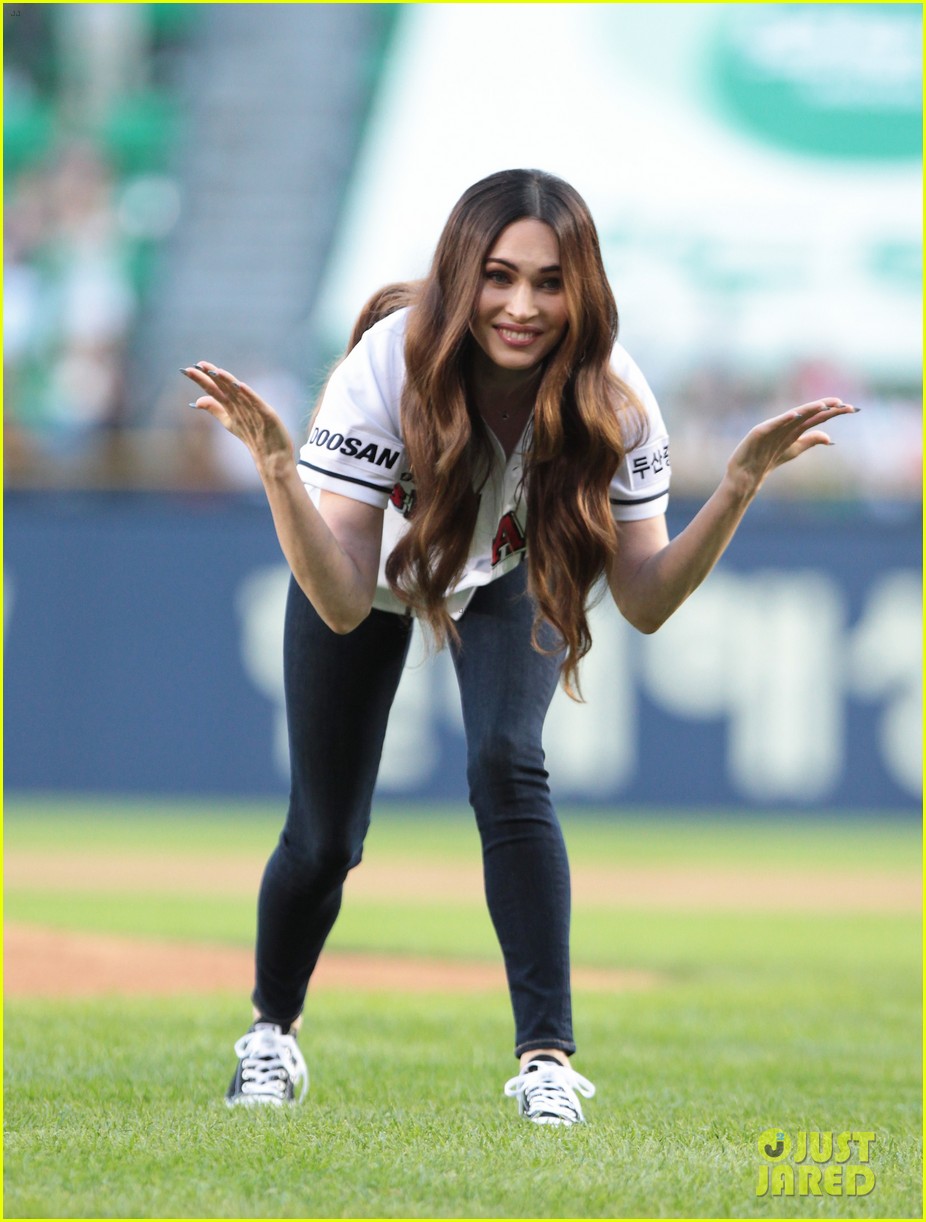 Megan Fox Throws First Pitch at Seoul Baseball Game Before More 'TMNT ...