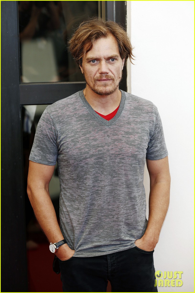 Andrew Garfield Strokes His Big Bushy Beard at the '99 Homes' Photo ...