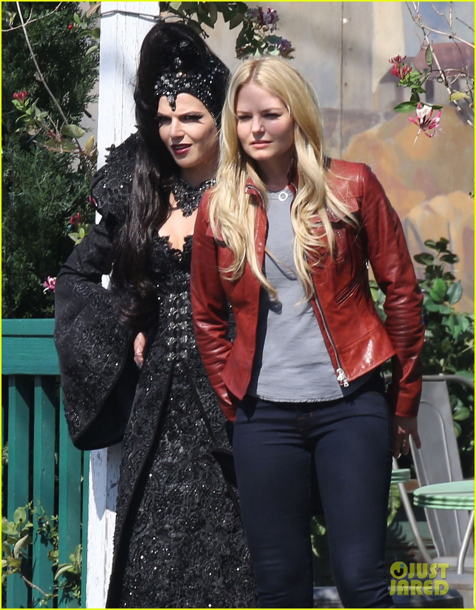 Watch The Precise Moment 'Once Upon A Time' Decided To Take on 'Frozen ...