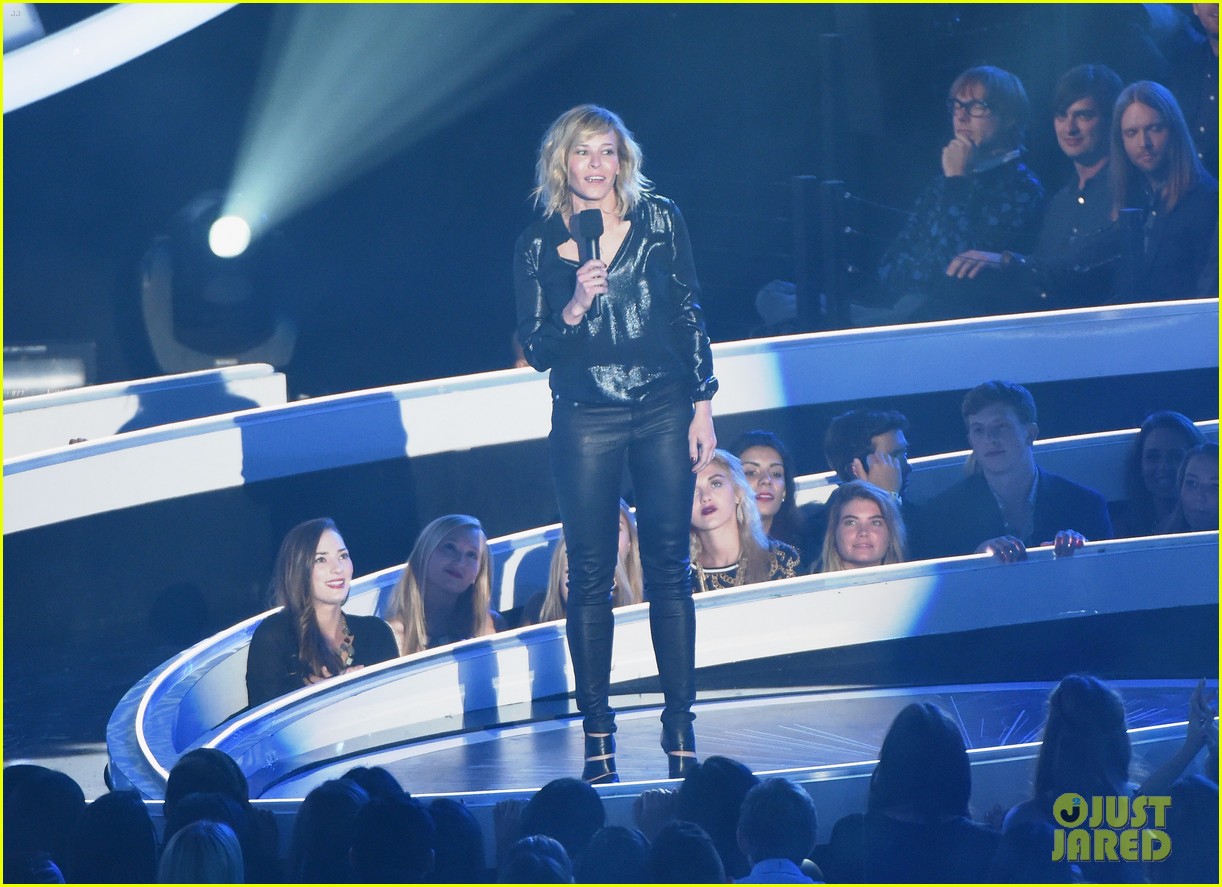 Chelsea Handler Thanks Taylor Swift for 'Being So White' at MTV VMAs ...