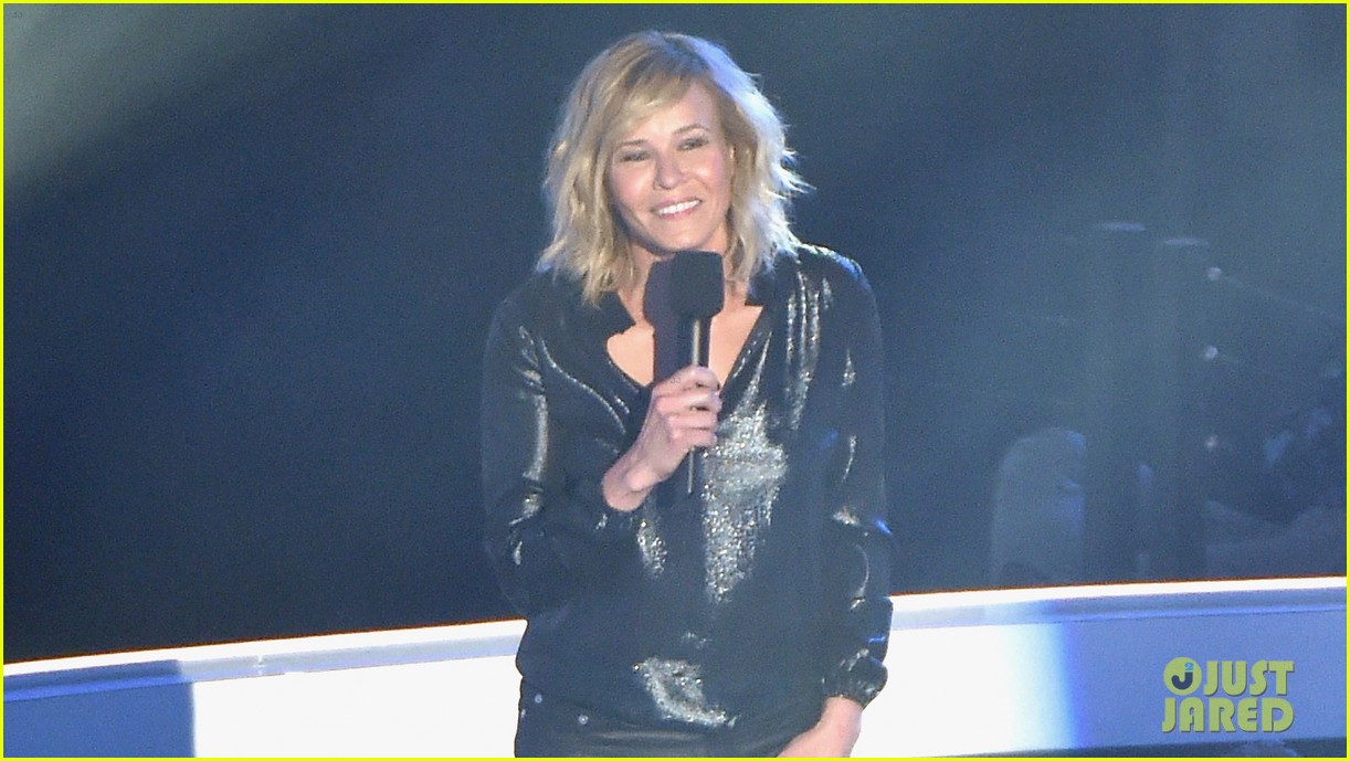 Chelsea Handler Thanks Taylor Swift for 'Being So White' at MTV VMAs ...