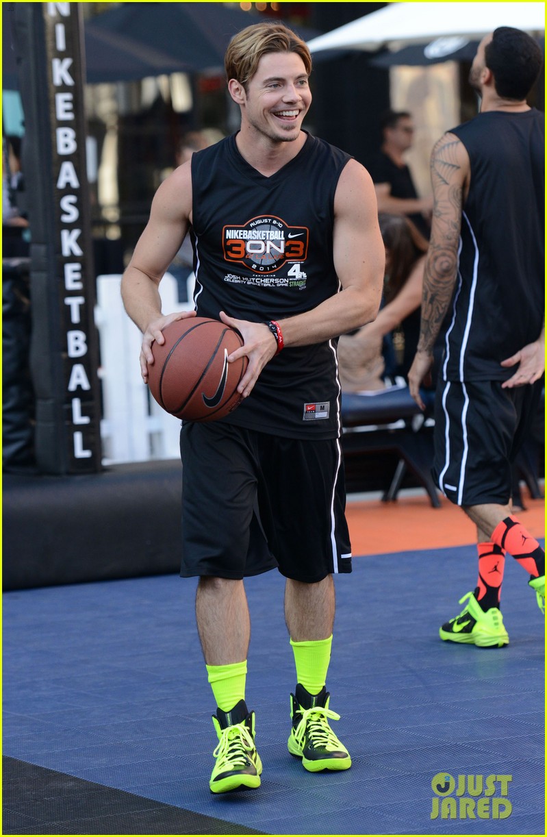 Dallas' Josh Henderson Muscles Up for SBNN Basketball Game: Photo ...