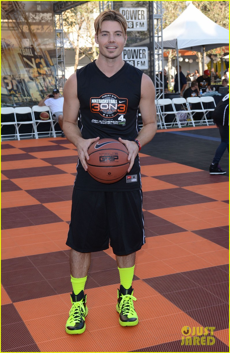 Dallas' Josh Henderson Muscles Up for SBNN Basketball Game: Photo ...