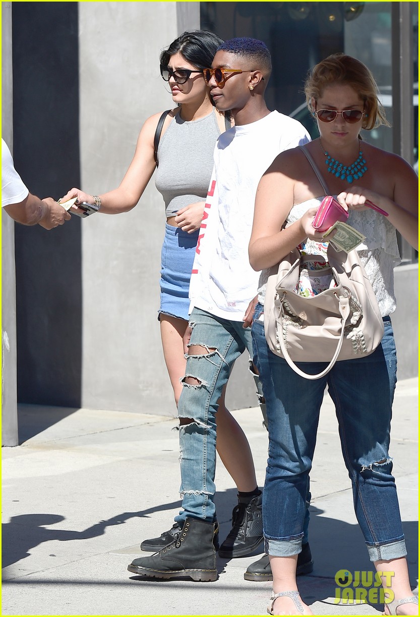 Kendall & Kylie Jenner Show Off Their Midriffs in West Hollywood ...