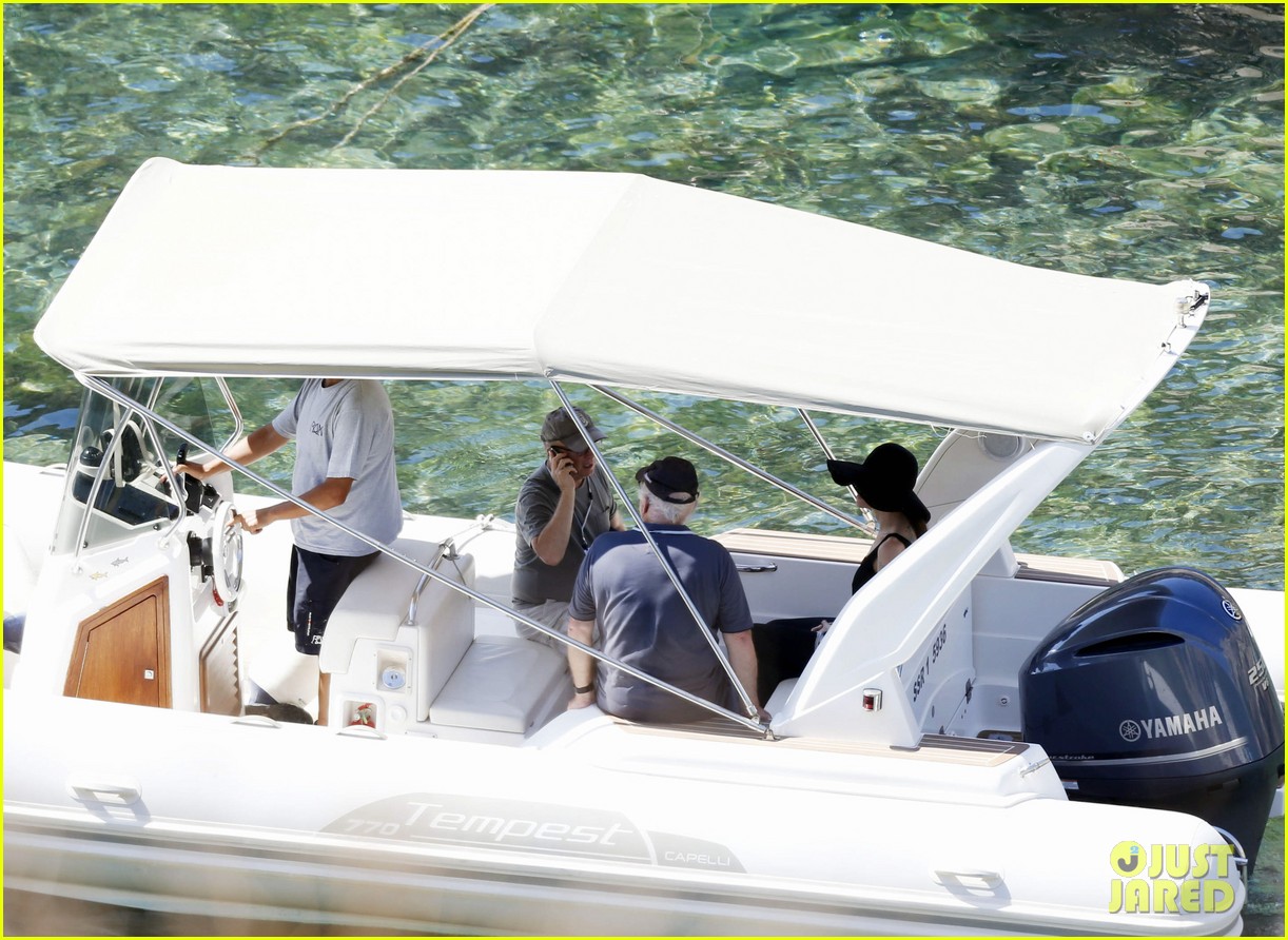 Newlywed Angelina Jolie Arrives in Malta After Her Wedding to Brad Pitt ...