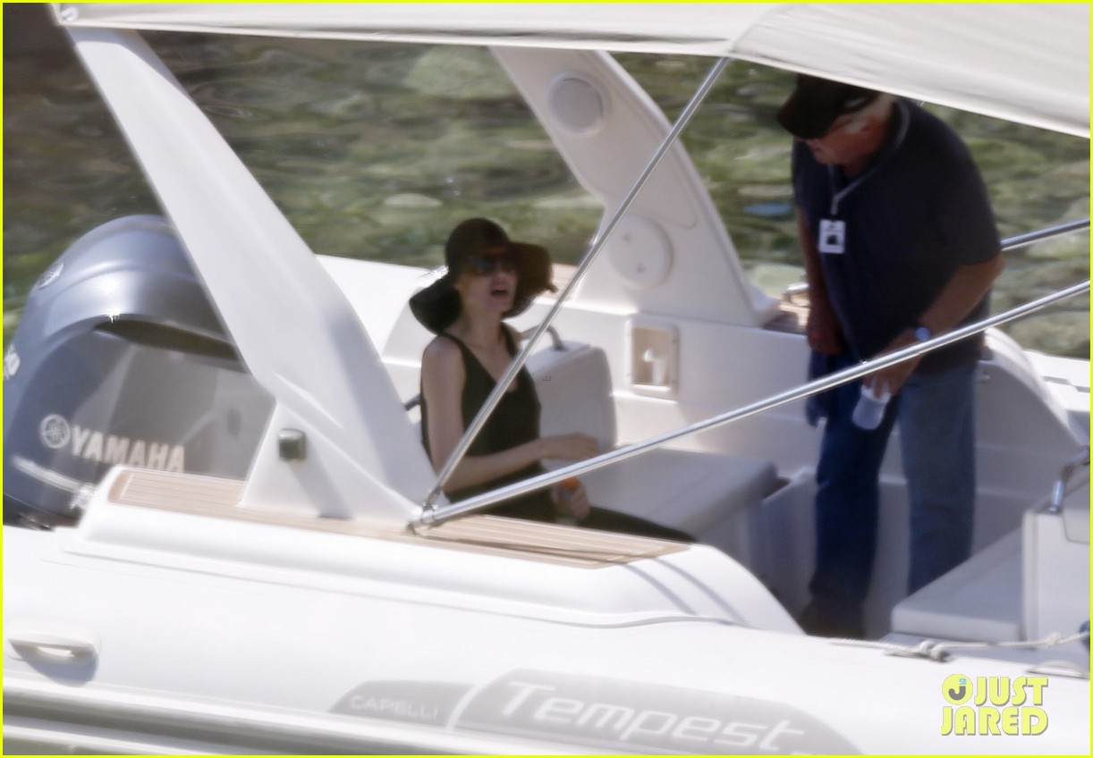 Newlywed Angelina Jolie Arrives in Malta After Her Wedding to Brad Pitt ...