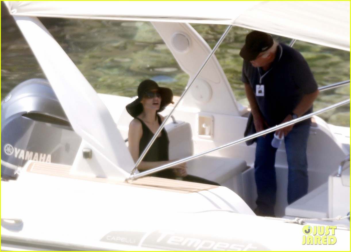 Newlywed Angelina Jolie Arrives in Malta After Her Wedding to Brad Pitt ...