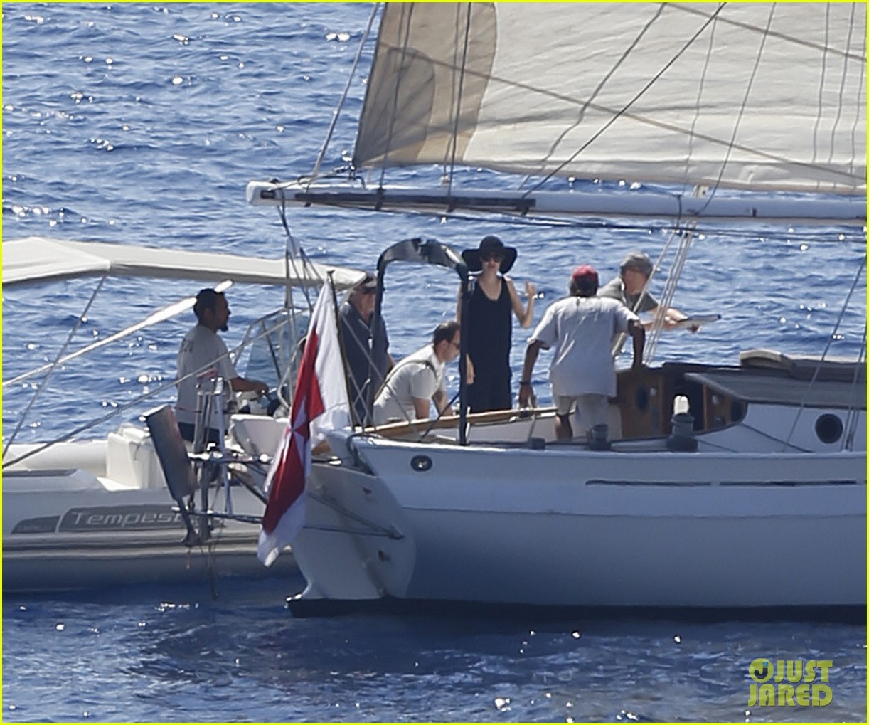 Newlywed Angelina Jolie Arrives in Malta After Her Wedding to Brad Pitt ...