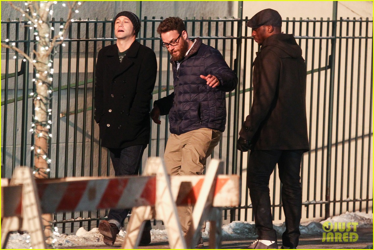 Joseph Gordon-Levitt & Seth Rogen Are Filming a Christmas Movie ...