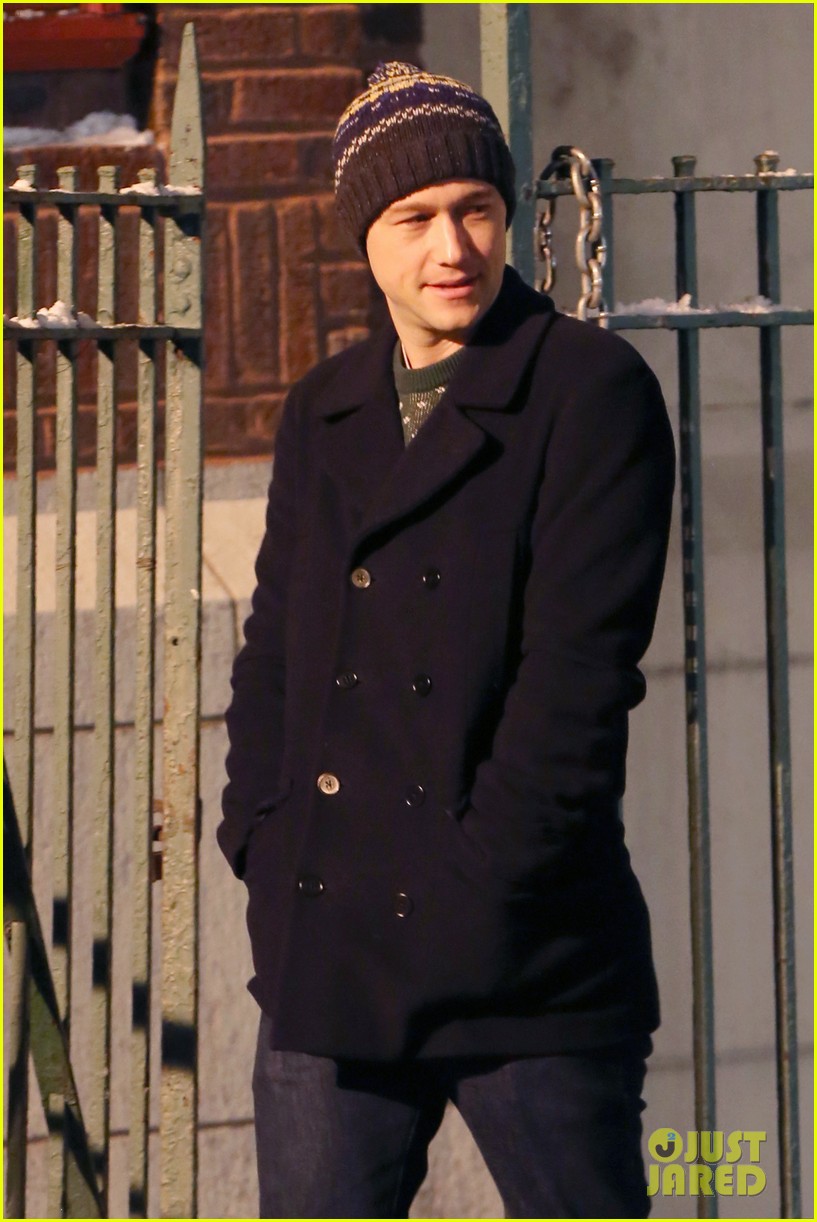 Joseph Gordon-Levitt & Seth Rogen Are Filming a Christmas Movie ...