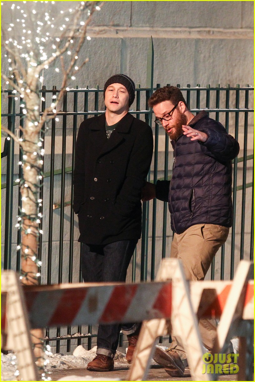 Joseph Gordon-Levitt & Seth Rogen Are Filming a Christmas Movie ...