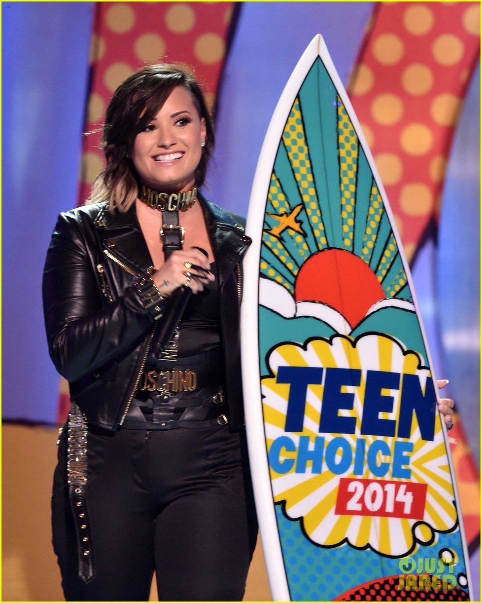 Demi Lovato Performs & Wins at Teen Choice Awards 2014! (Video): Photo ...