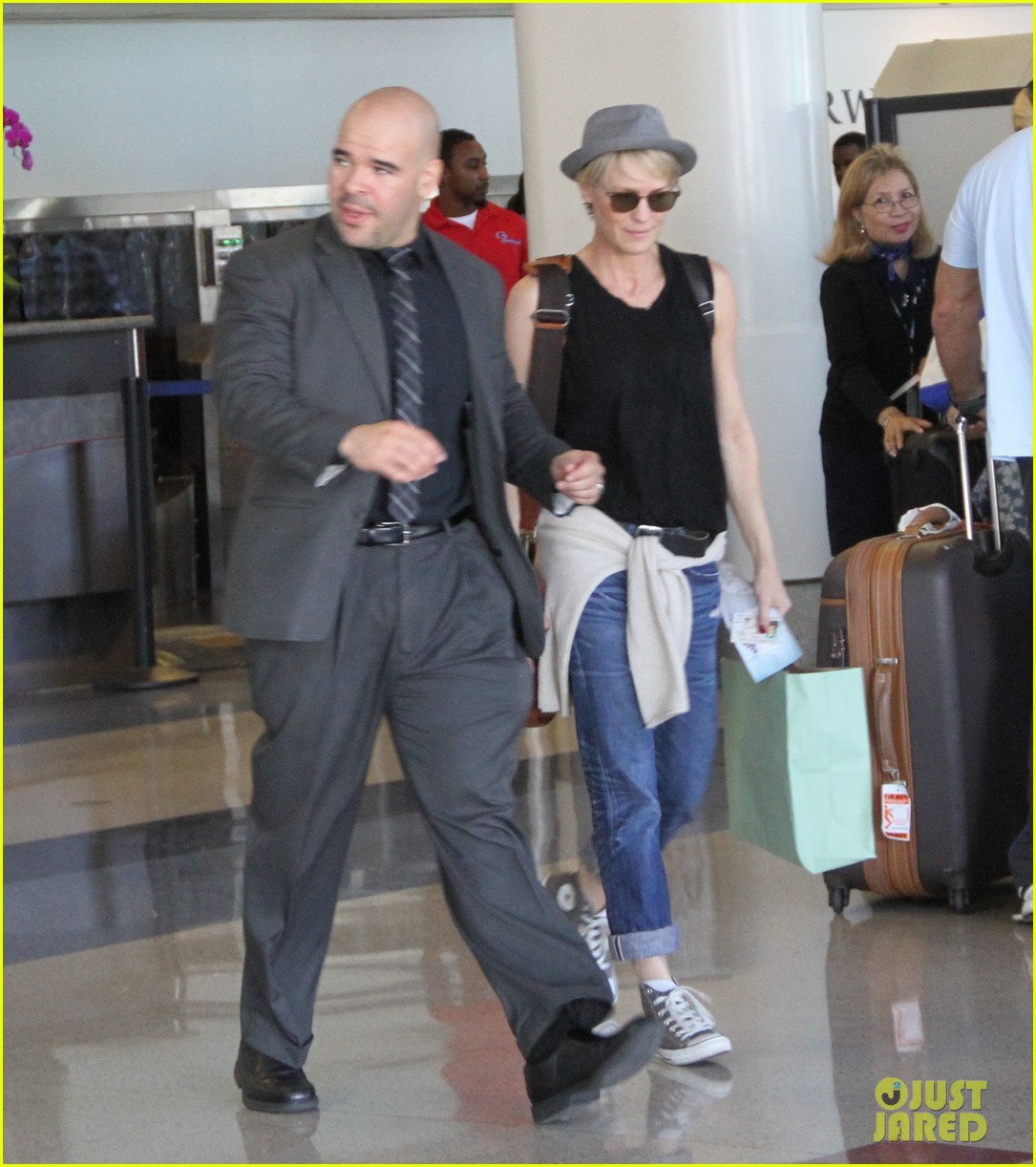 Kate Mara & Robin Wright Fly Away After the Emmys: Photo 3185188 ...
