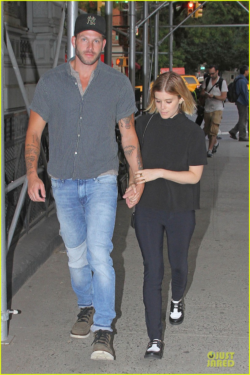 Kate Mara & Stylist Johnny Wujek Hold Hands In NYC: Photo 3173734 ...