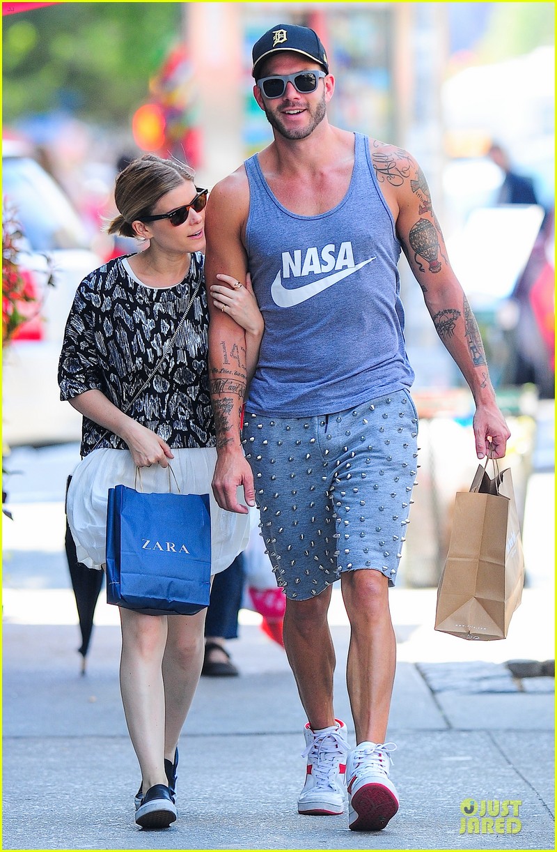 Kate Mara & Stylist Johnny Wujek Hold Hands In NYC: Photo 3173736 ...