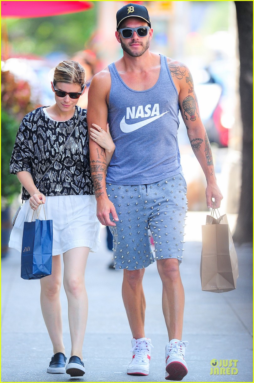 Kate Mara & Stylist Johnny Wujek Hold Hands In NYC: Photo 3173737 ...