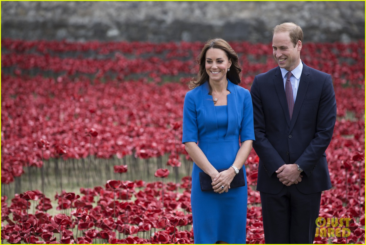 Kate Middleton & Prince William Visit Stunning Ceramic Poppy ...
