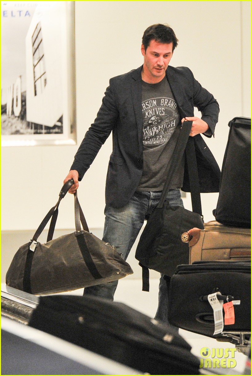 Keanu Reeves Shaves His Beard & Rocks Clean-Shaven Face!: Photo 3174770 ...