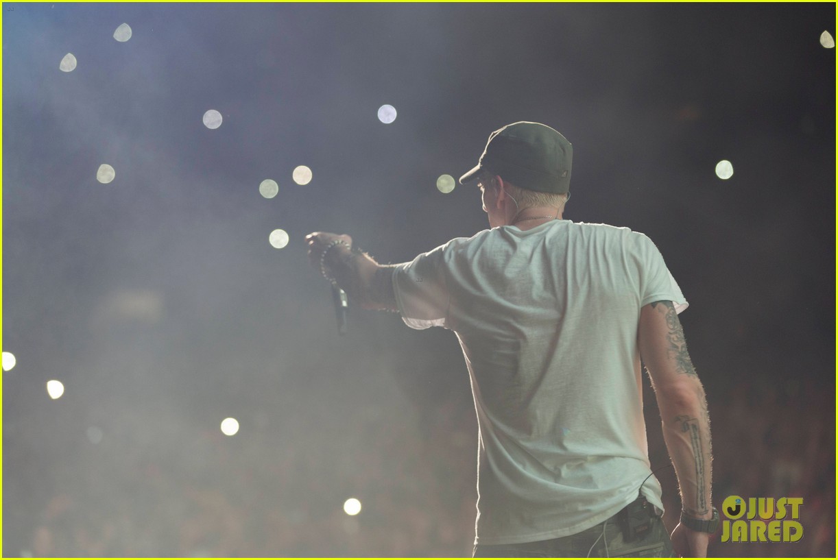 Eminem x Rihanna 'Monster Tour' Photos - See Them Here!: Photo 3172993 ...