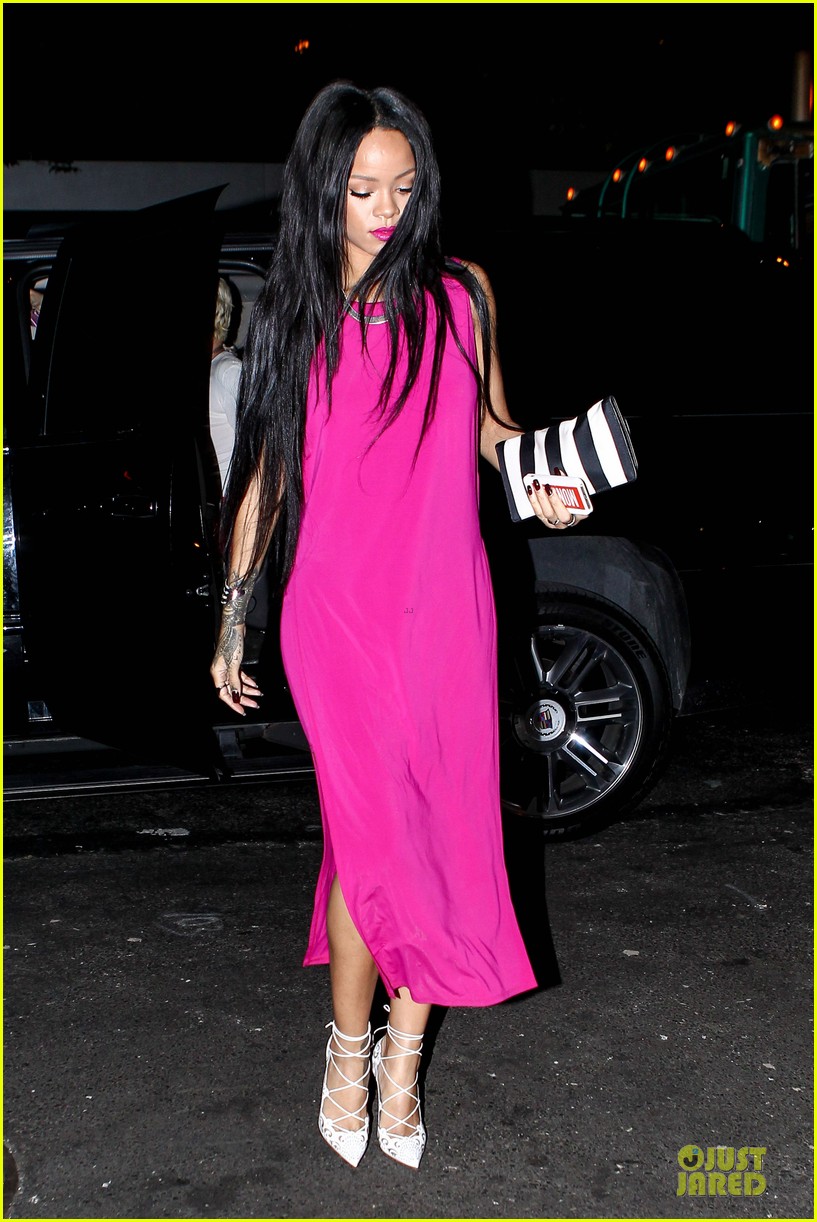 Rihanna Helps Spread the Word On Missing Model Ataui Deng: Photo ...