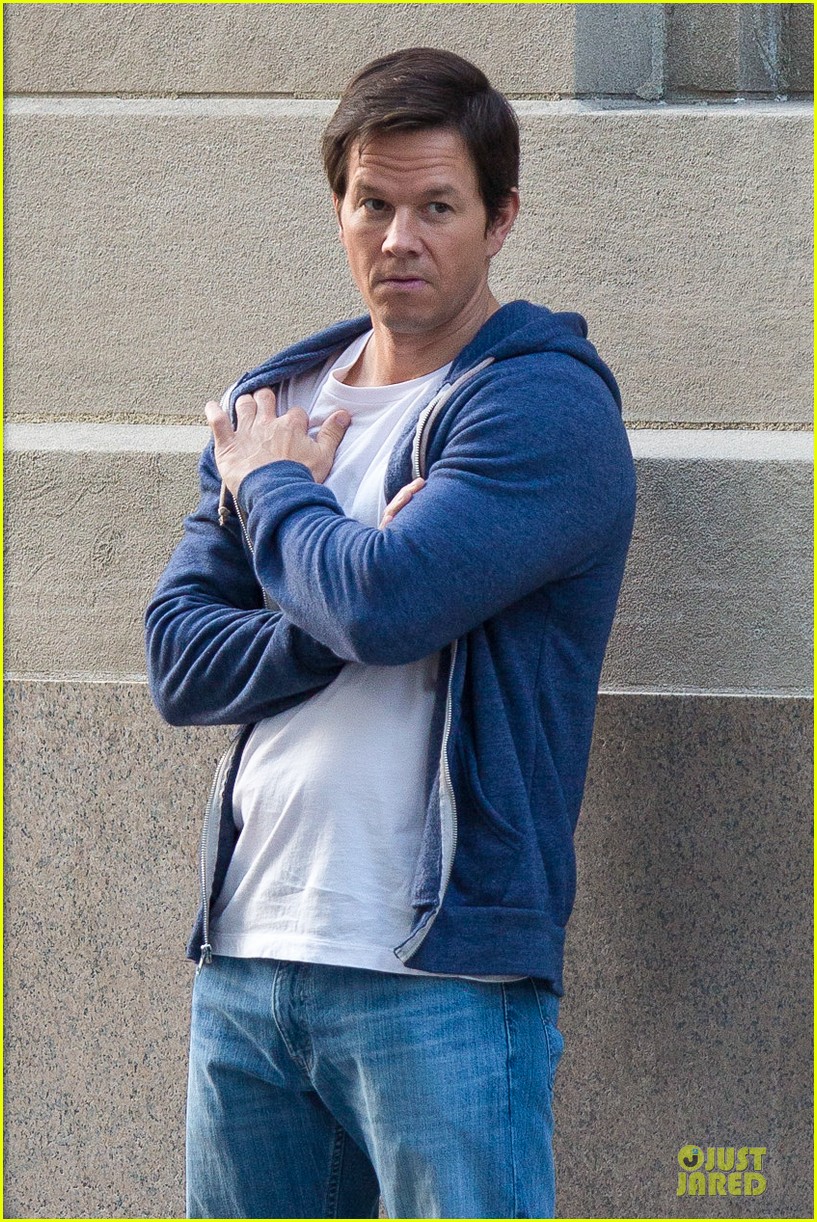 Amanda Seyfried Feels Up Mark Wahlberg Against a Wall For 'Ted 2 ...