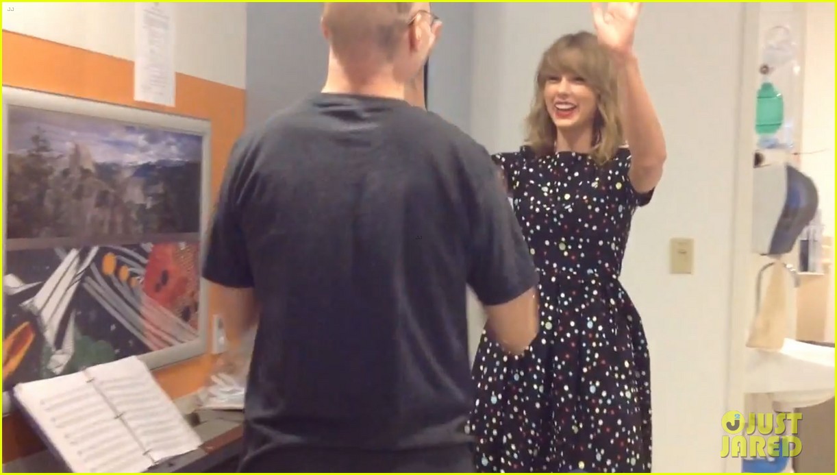 Taylor Swift Sings Adele's 'Someone Like You' While Leukemia Patient ...