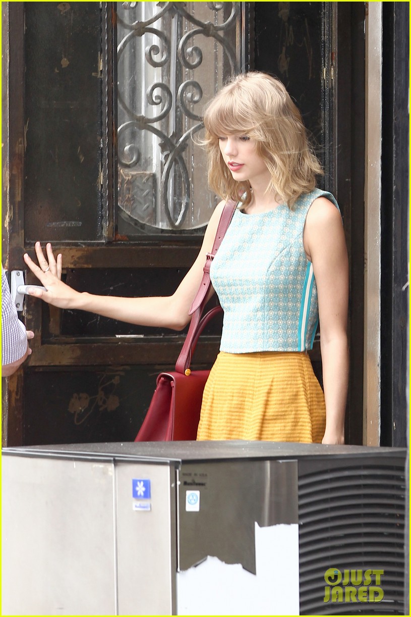 Taylor Swift Is 'Like A Brother', Brenton Thwaites Jokes: Photo 3171743 ...