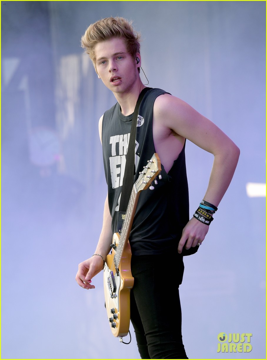 One Direction & 5 Seconds of Summer Make Our Hearts Throb at ...