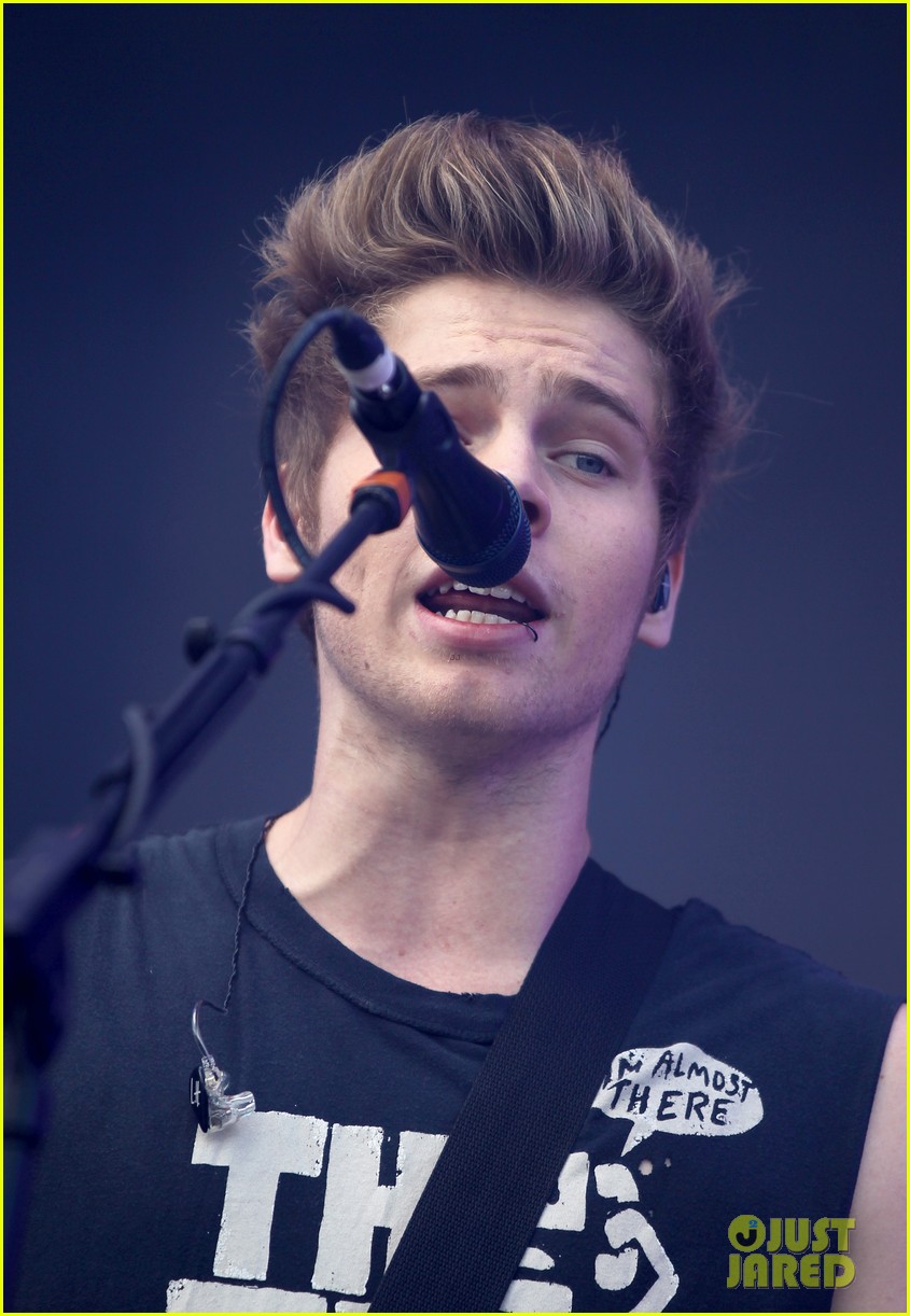 One Direction & 5 Seconds of Summer Make Our Hearts Throb at ...