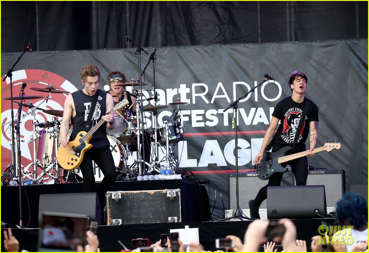 One Direction & 5 Seconds of Summer Make Our Hearts Throb at ...