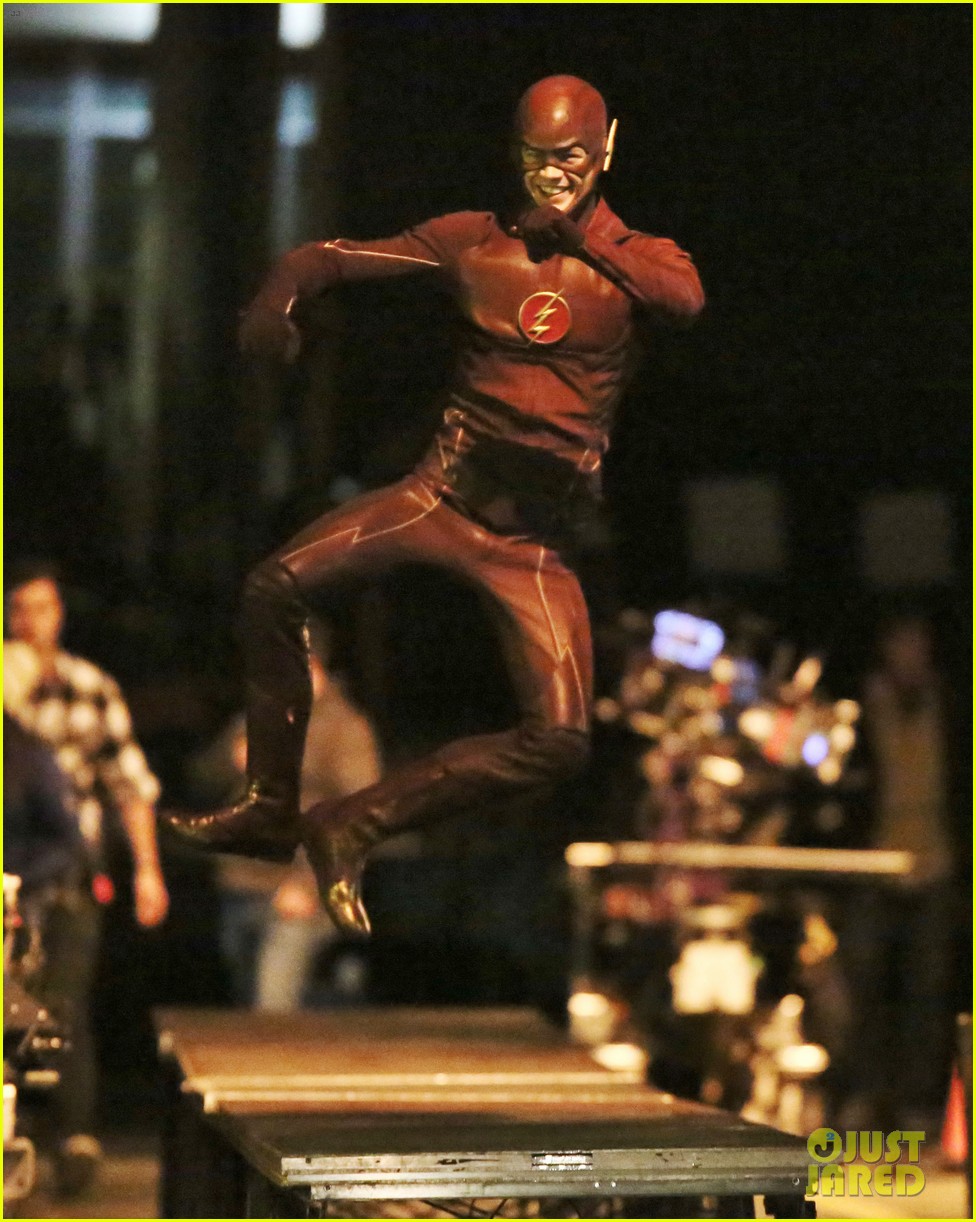 Stephen Amell & Grant Gustin Superhero Suit Up for 'Flash/Arrow' Crossover Filming: Photo ...