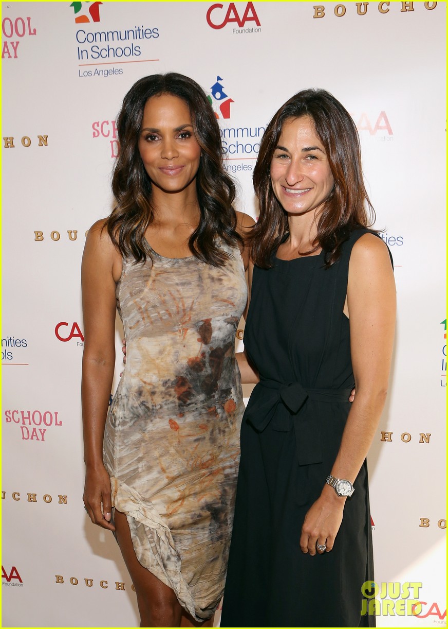 Halle Berry Debuts Her New Long Hair at CAA's School Day: Photo 3199871 ...