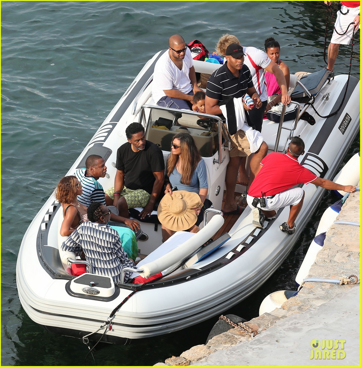 Bikini-Clad Beyonce & Husband Jay Z Bring Their Families Along for ...