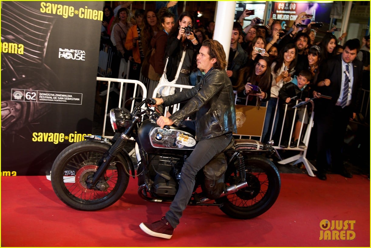 Orlando Bloom Rides Motorcycle to 'Greasy Hands Preachers' Premiere ...