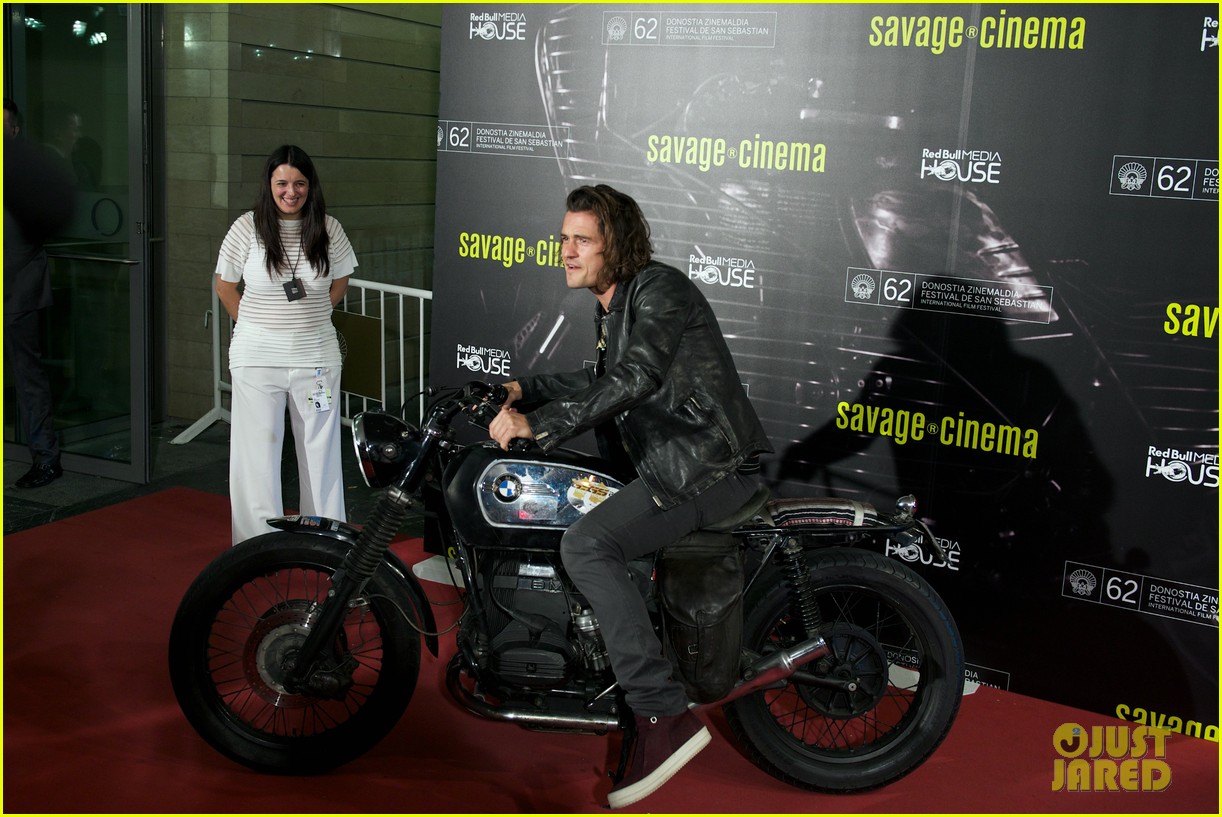 Orlando Bloom Rides Motorcycle to 'Greasy Hands Preachers' Premiere ...