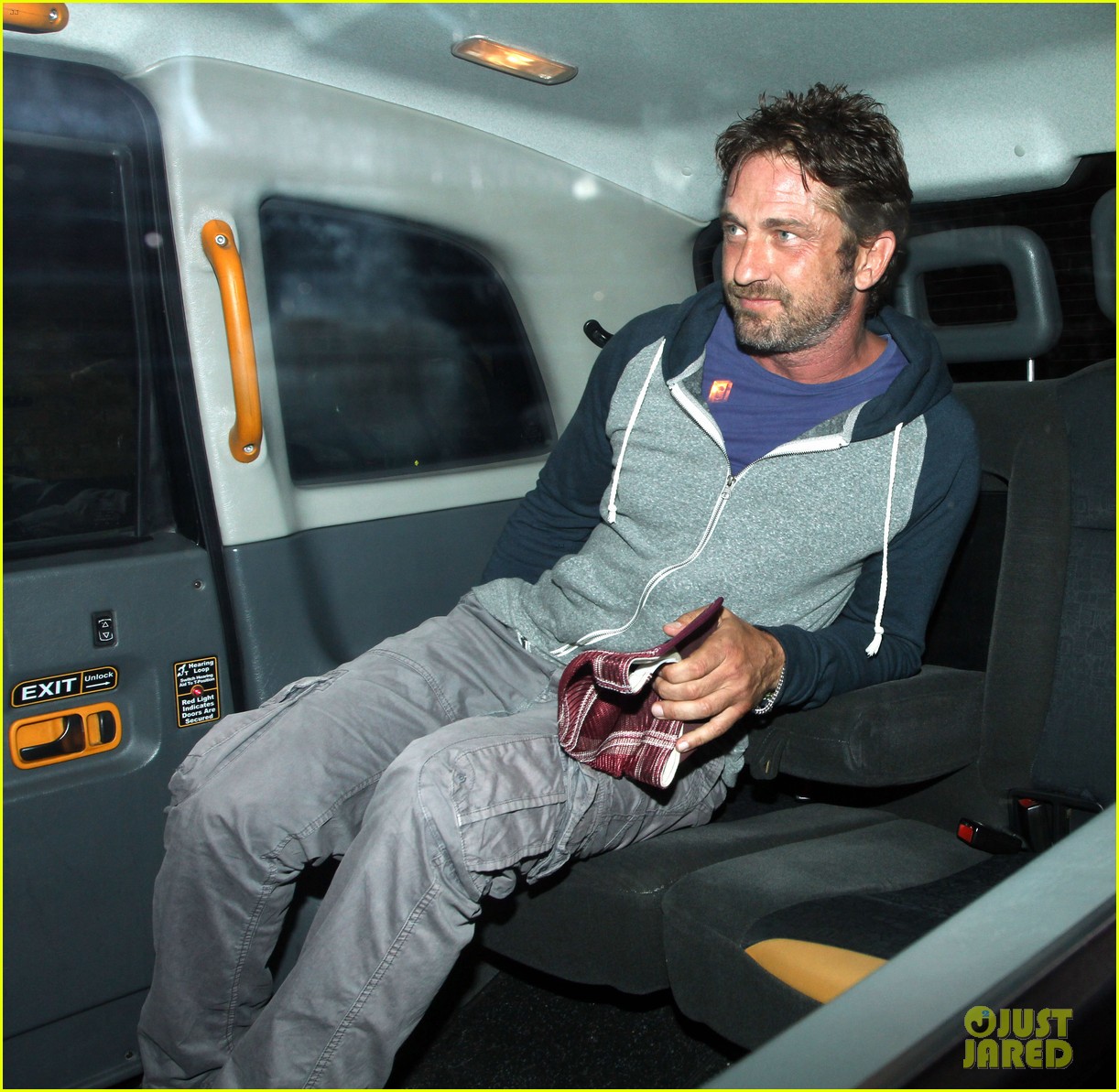 Gerard Butler Treats Himself to Casaul Chiltern Night Out!: Photo ...