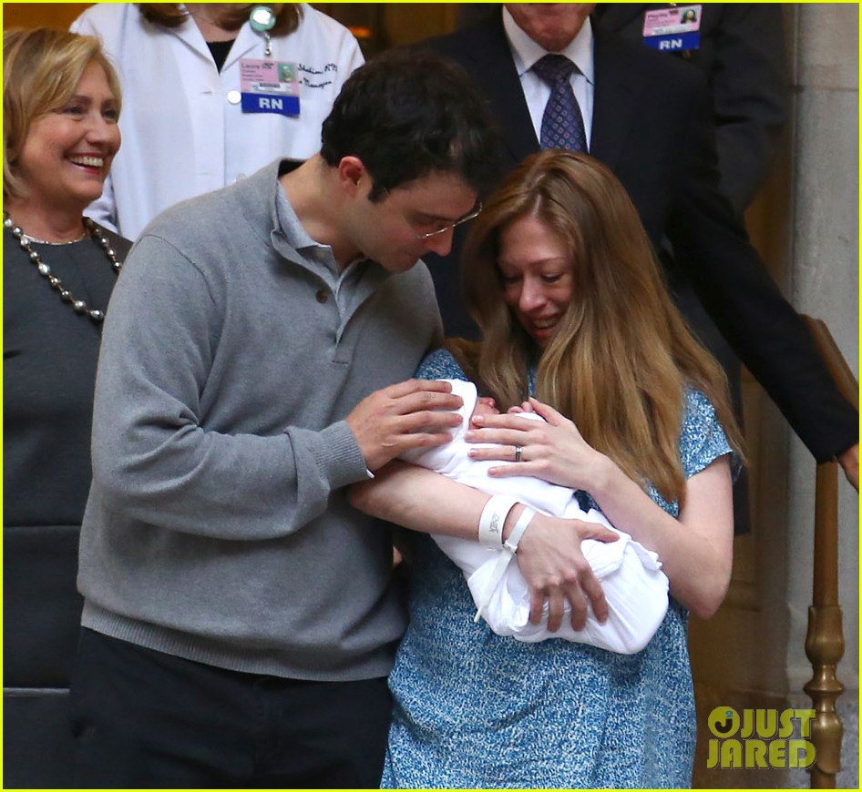 Chelsea Clinton & Marc Mezvinsky Introduce Daughter Charlotte to the ...