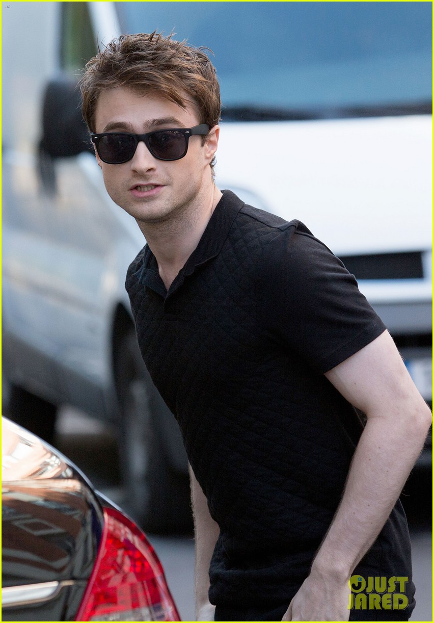 Daniel Radcliffe Suits Up for Paris Premiere of New Movie 'Horns ...