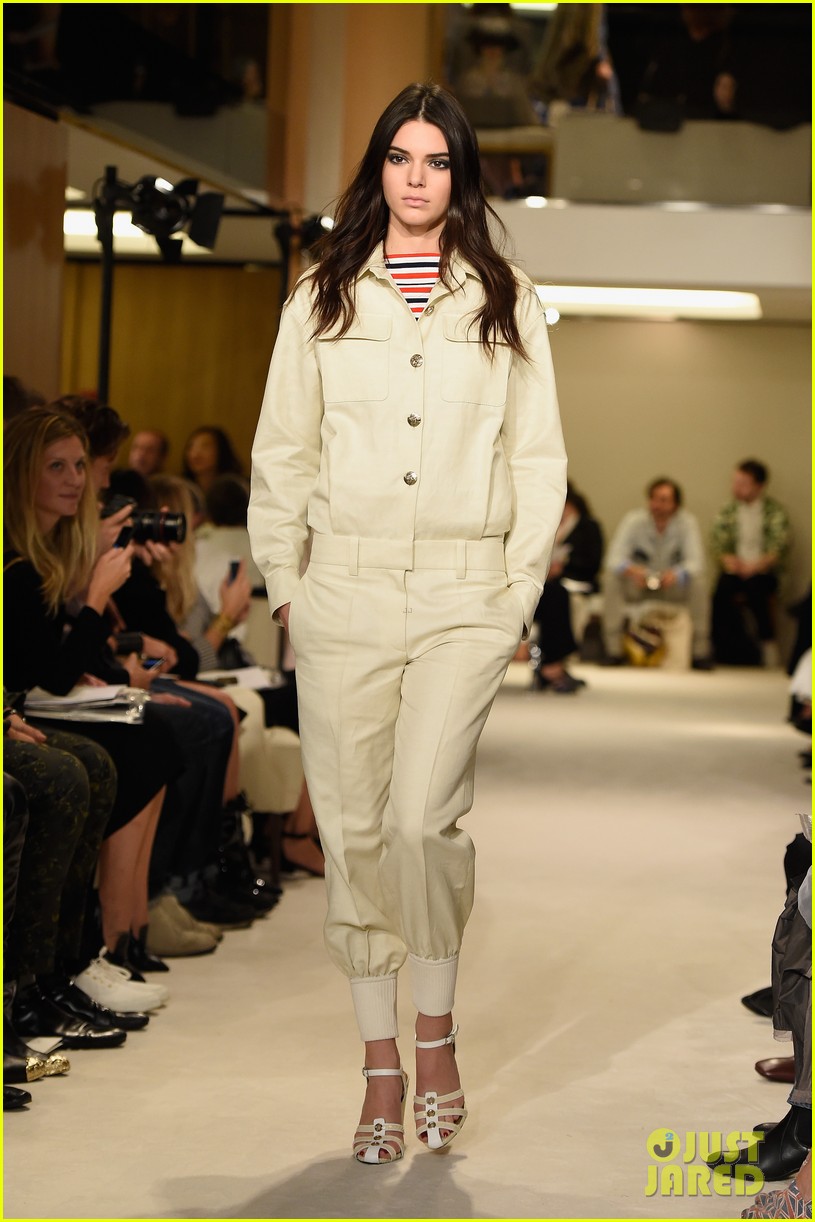 Kendall Jenner Puts Lots of Skin on Display for Sonia Rykiel's Fashion ...