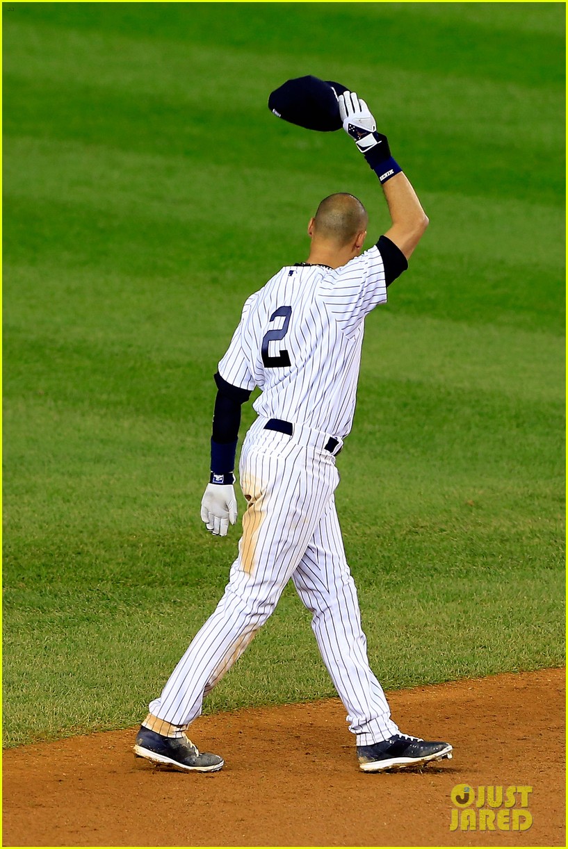 Derek Jeter's Girlfriend Hannah Davis Supports Him at Final Yankees Home Game: Photo 3205100 ...