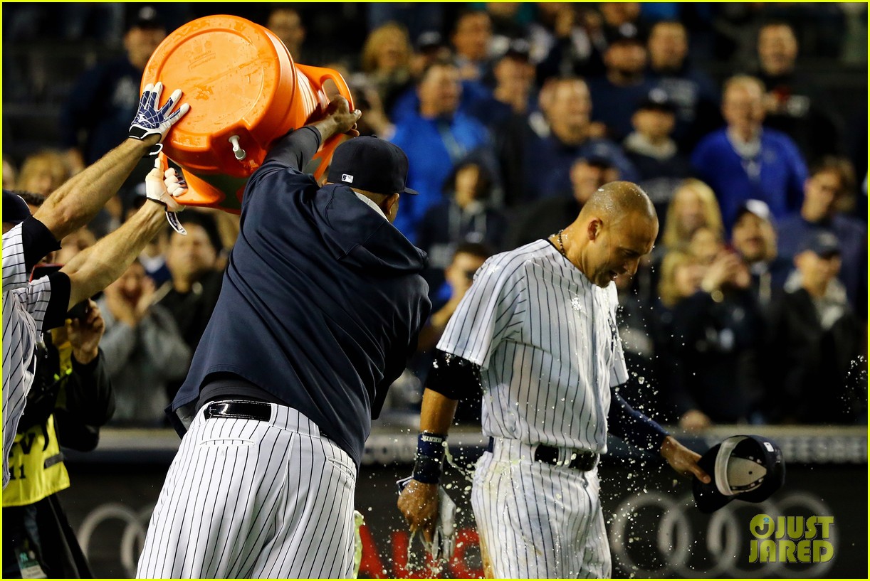 Derek Jeter's Girlfriend Hannah Davis Supports Him at Final Yankees Home Game: Photo 3205111 ...