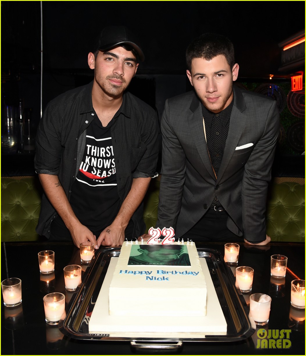 Nick & Joe Jonas Are Queens of the Night in NYC!: Photo 3199064 | Joe ...